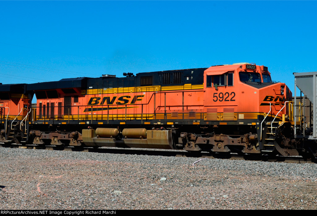 BNSF 5922